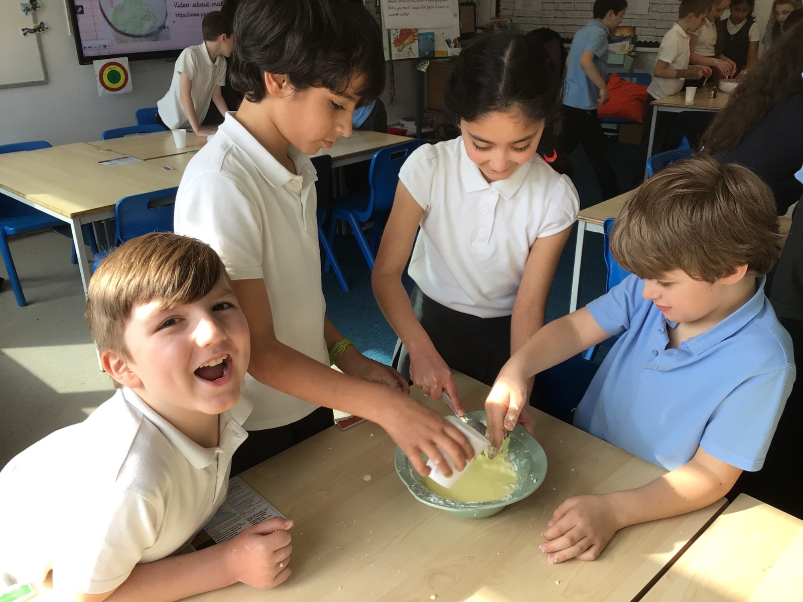 Three Bridges Primary School - Discovering Oobleck