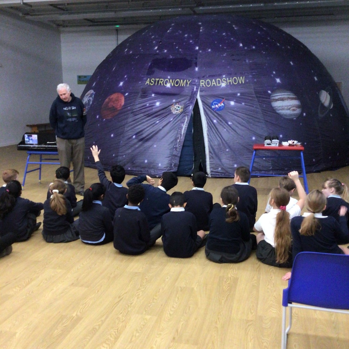 Three Bridges Primary School - Planetarium workshop